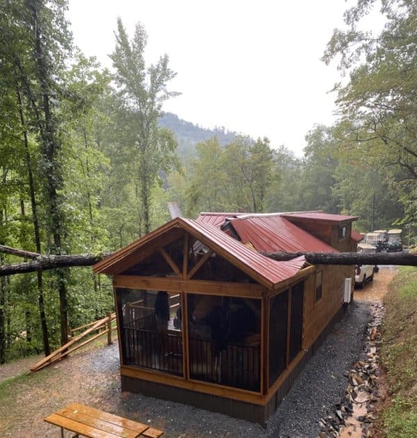 Green River Log Cabins: A Company as Sturdy as Its Park Models - Modern ...